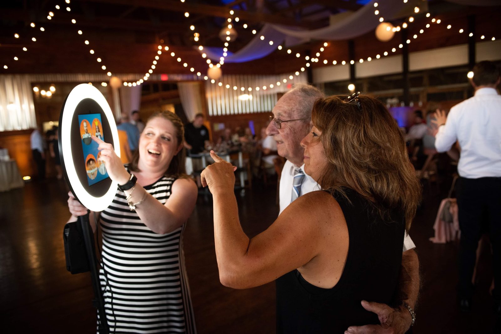 Photo Booth Services – Envision Entertainment & Events Co.